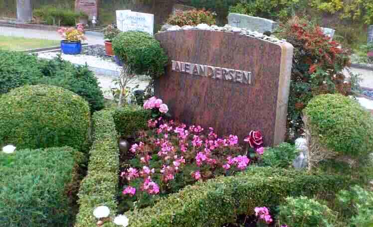 Ein Prominentengrab in den Dünen: Lale Andersen – Ostfriesland Reloaded